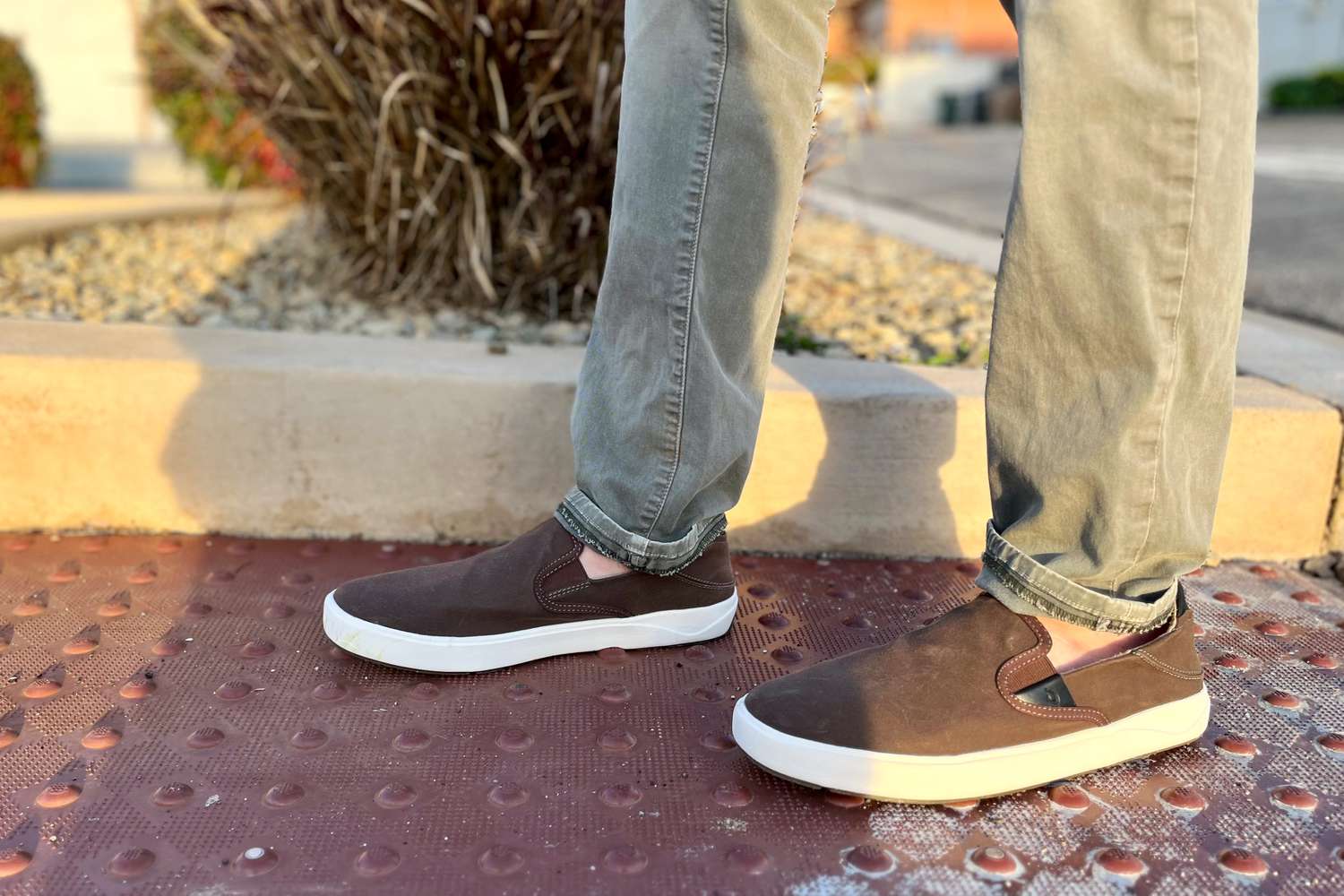 Effortless Elegance: Dressing Up with Men's Slip-On Shoes - How Gem